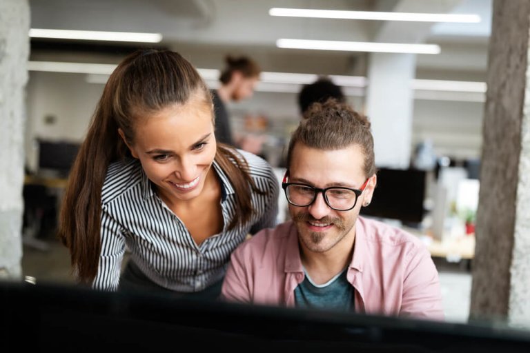 Hot Desking Unveiled: 7 Benefits You Need to Know • CircleHub